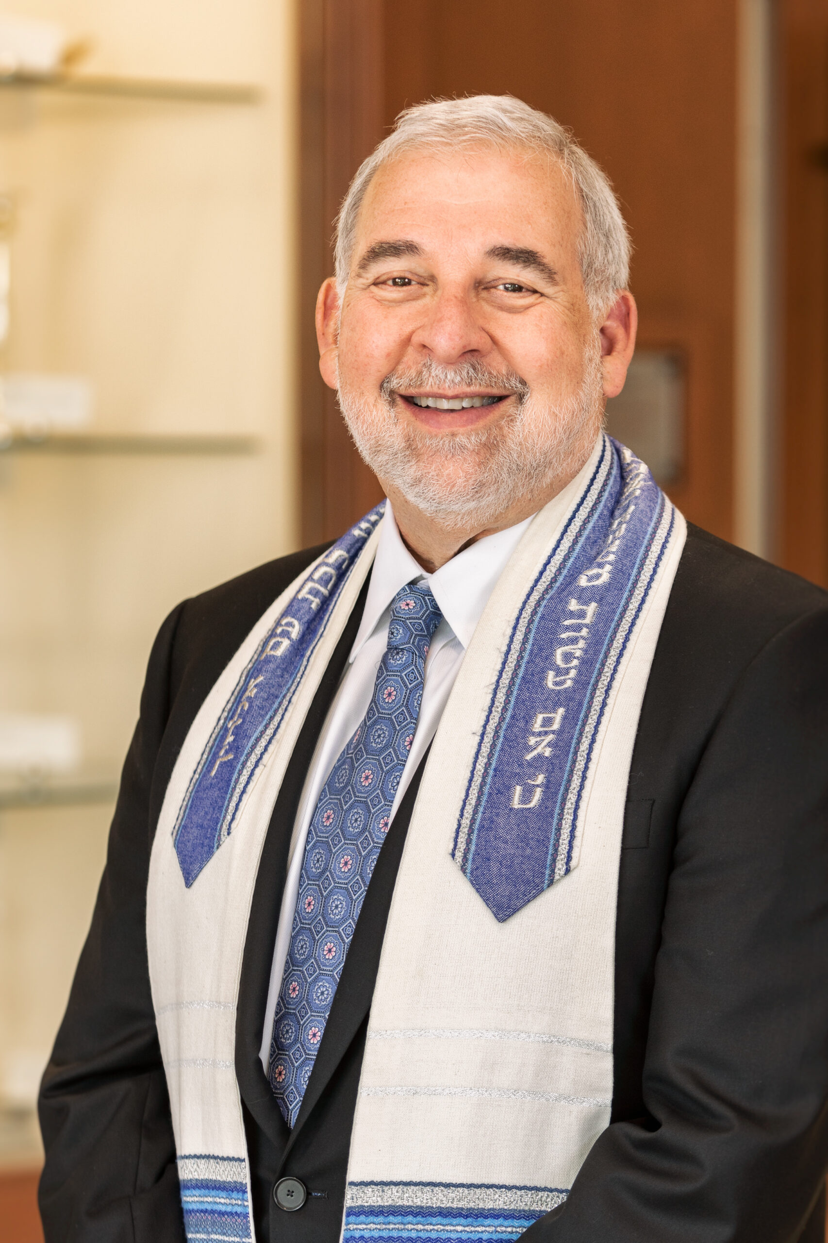 Meet Our Clergy | Congregation Shaare Emeth